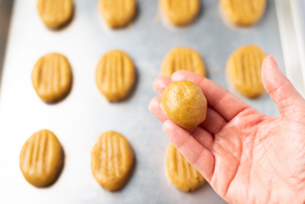Melomakarona / Finikia (Greek Honey Cookies) | OMGfood